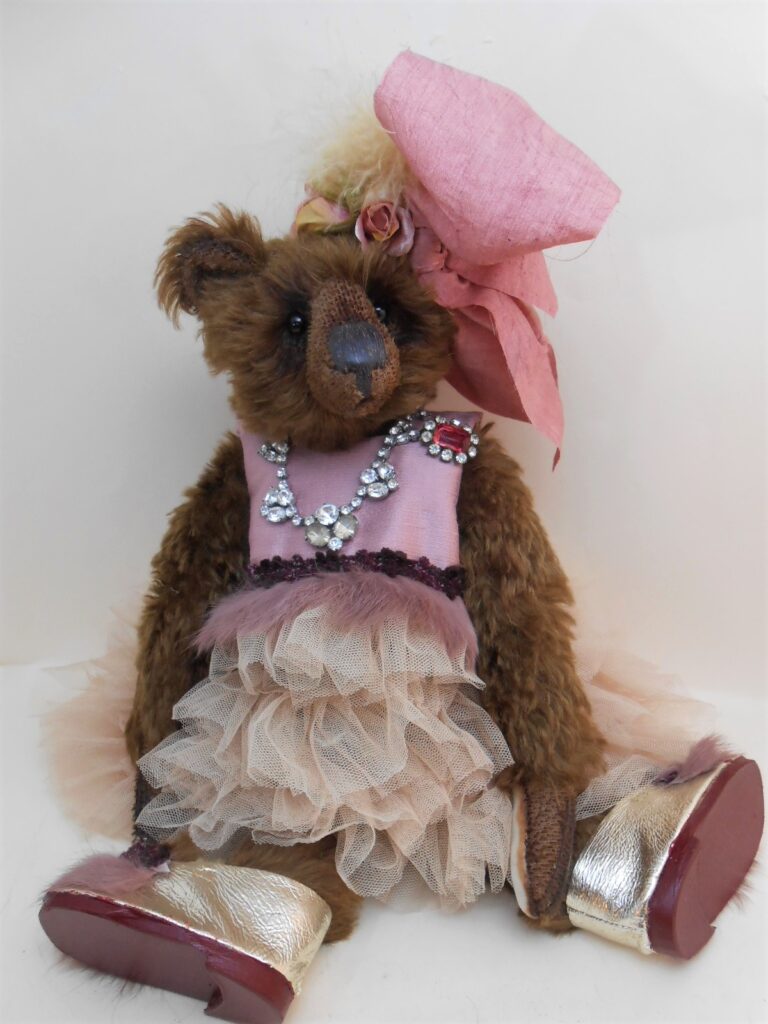 Traditional & Costume Bears – Samantha-jane Bears and Scallycats